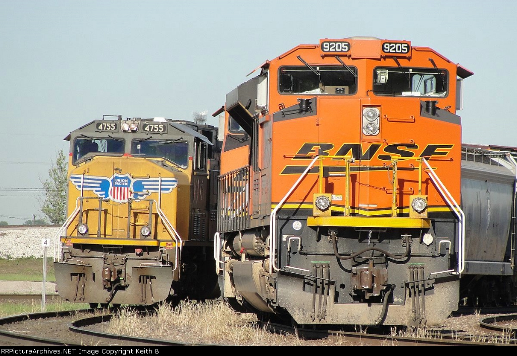 BNSF 9205 and UP 4755